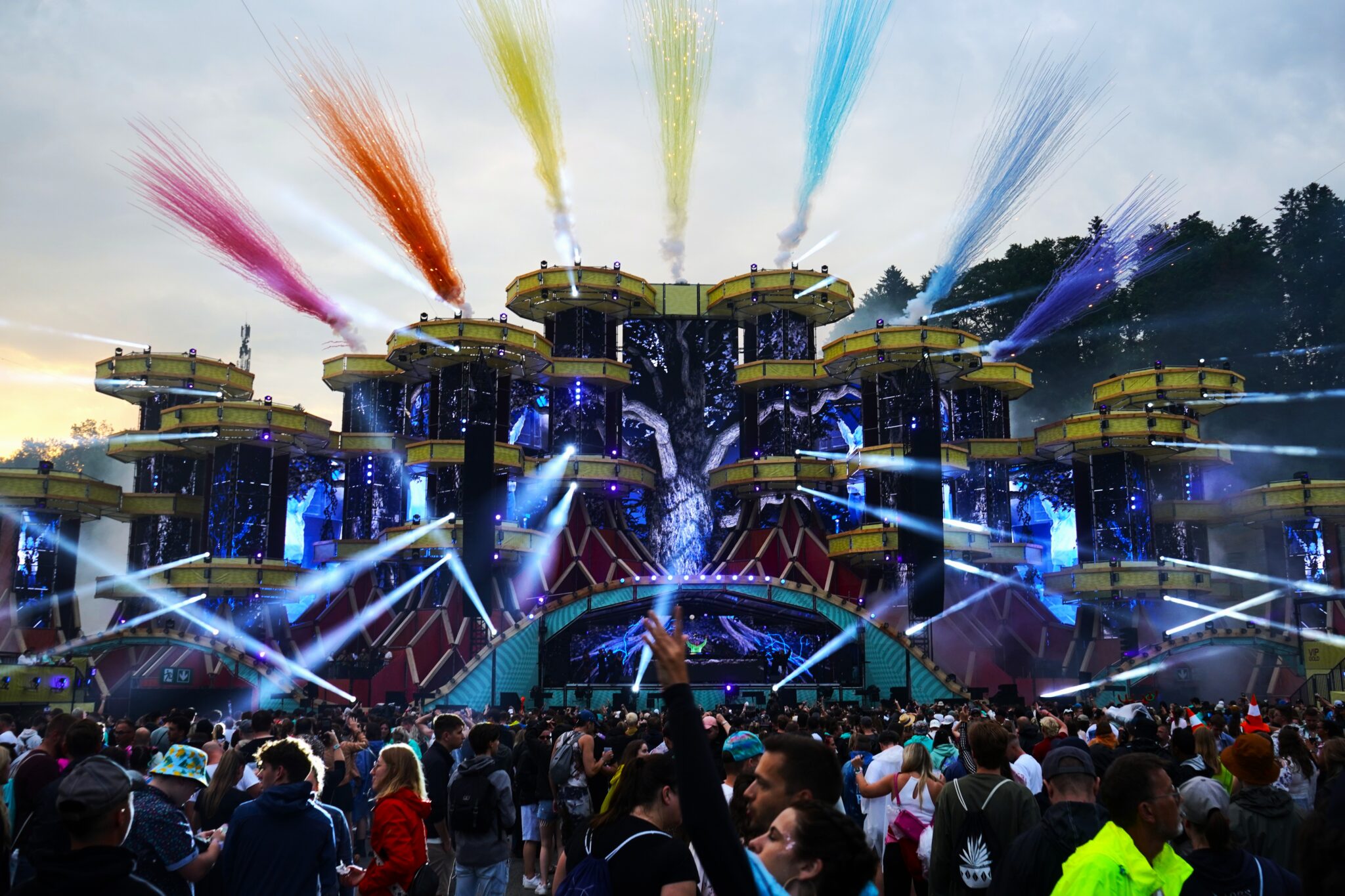 Electronic Music meets Bergpanorama - Warum ihr das Electric Love Festival unbedingt besuchen ...